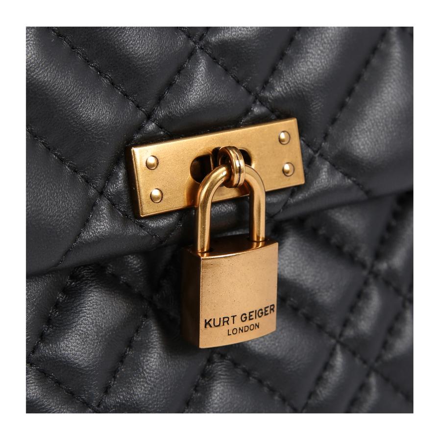 Lock bag store